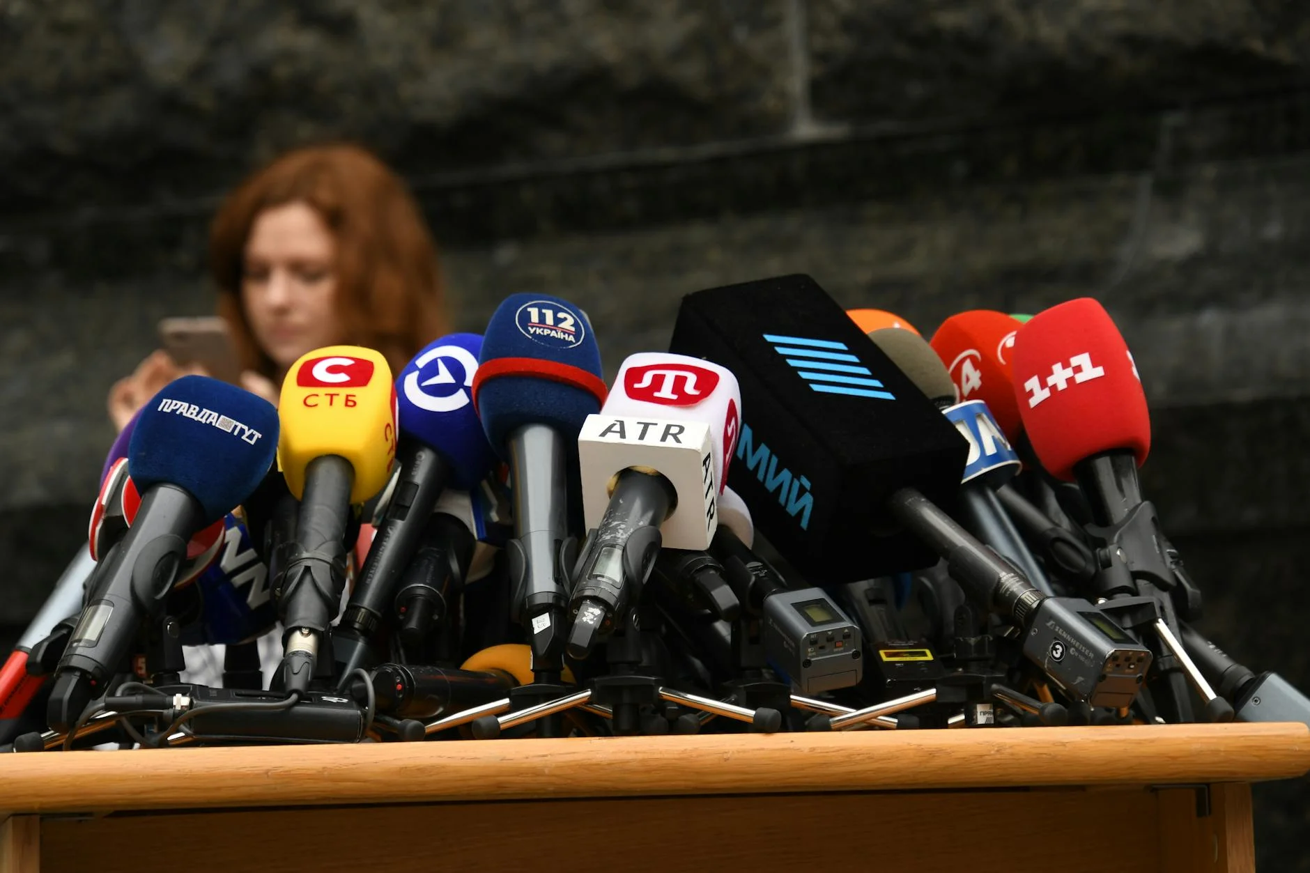 Regeringen præsenterer nye initiativer mod antisemitisme — Lovguiden