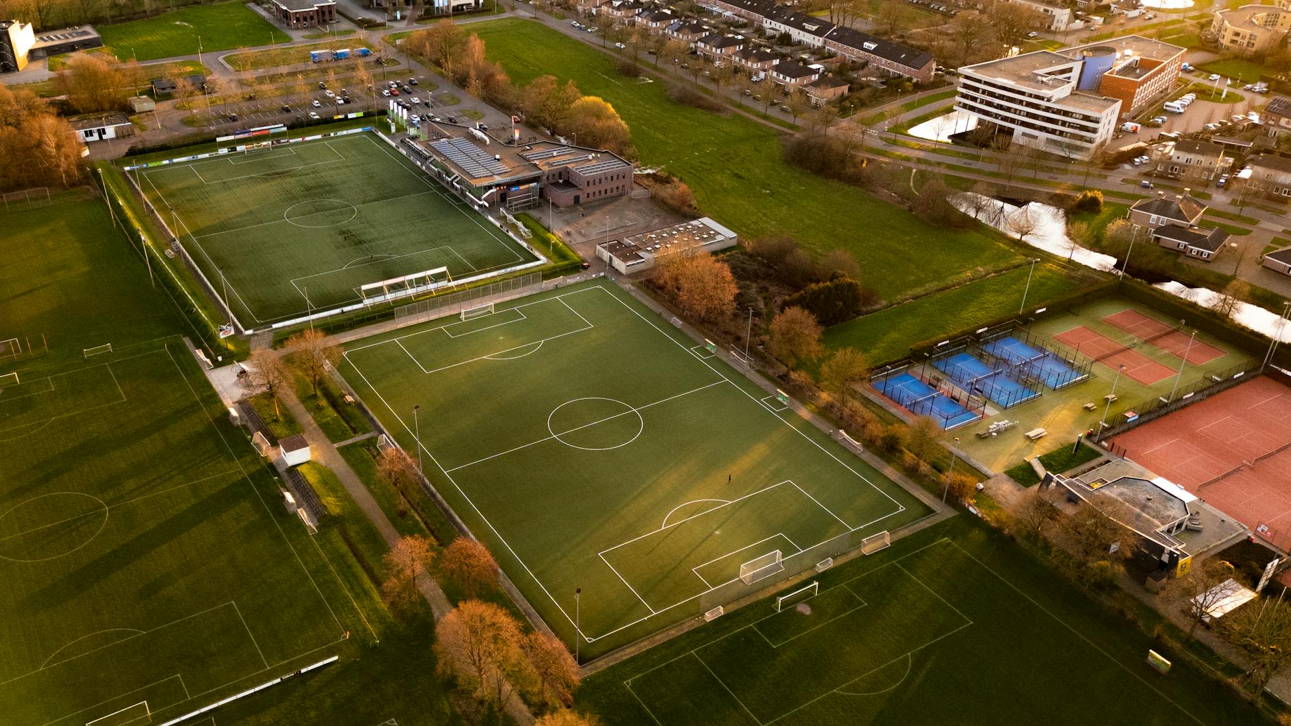Fire nye kunstgræsbaner i Lyngby-Taarbæk til vintersæsonen 2026 — Lovguiden