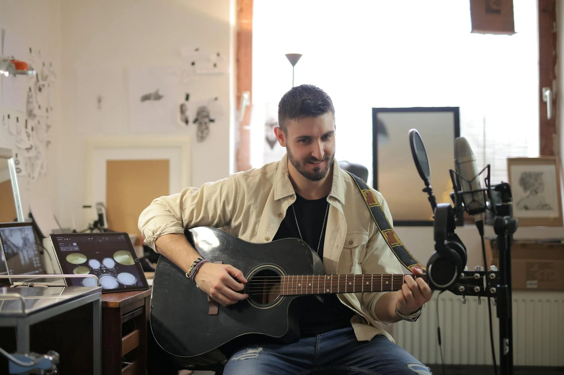 RMC Sessions: Se artisten Eir optræde live fra musikkonservatoriet ...