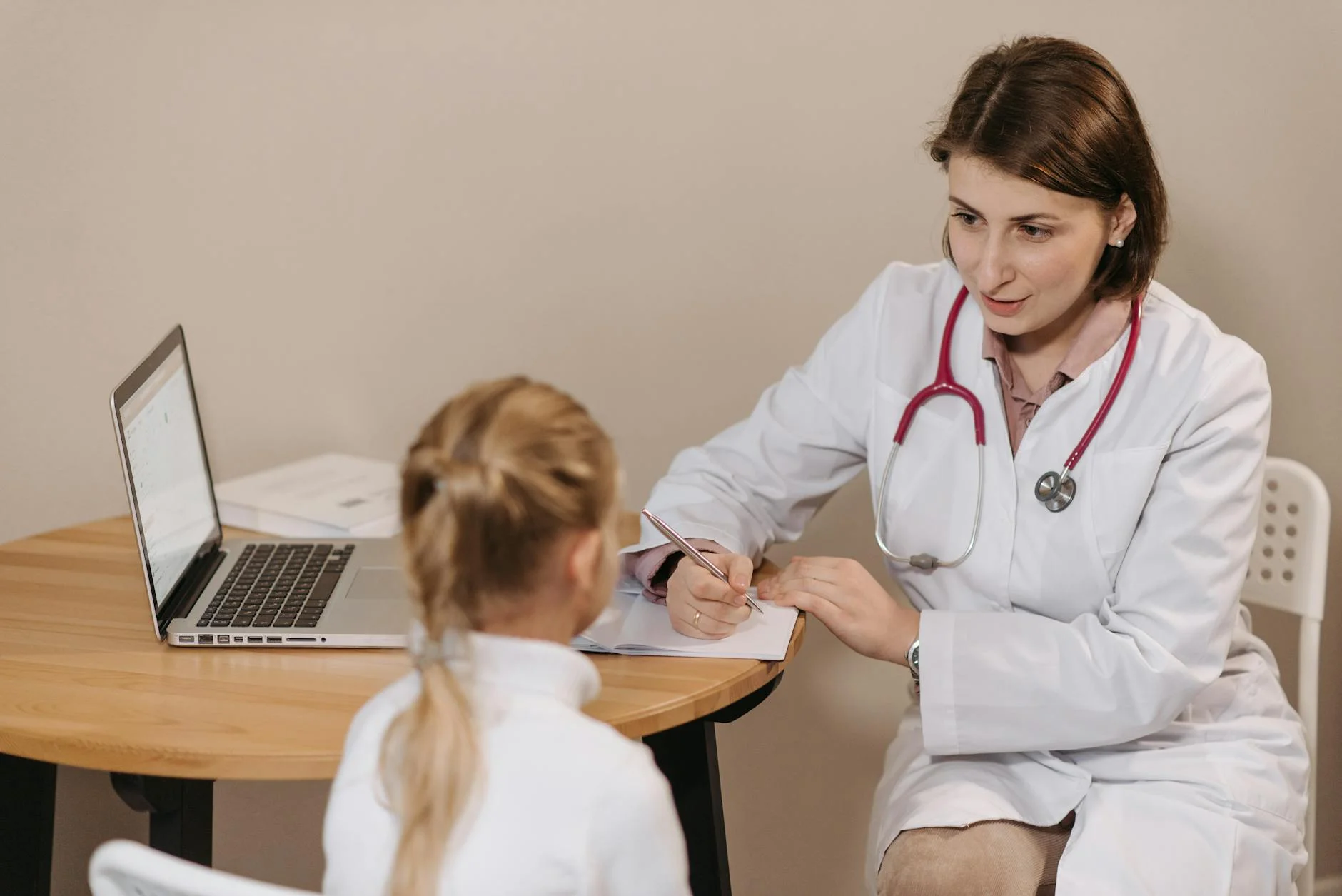 Kritik af hospital for at overse alvorlig hoftefejl hos barn med ...